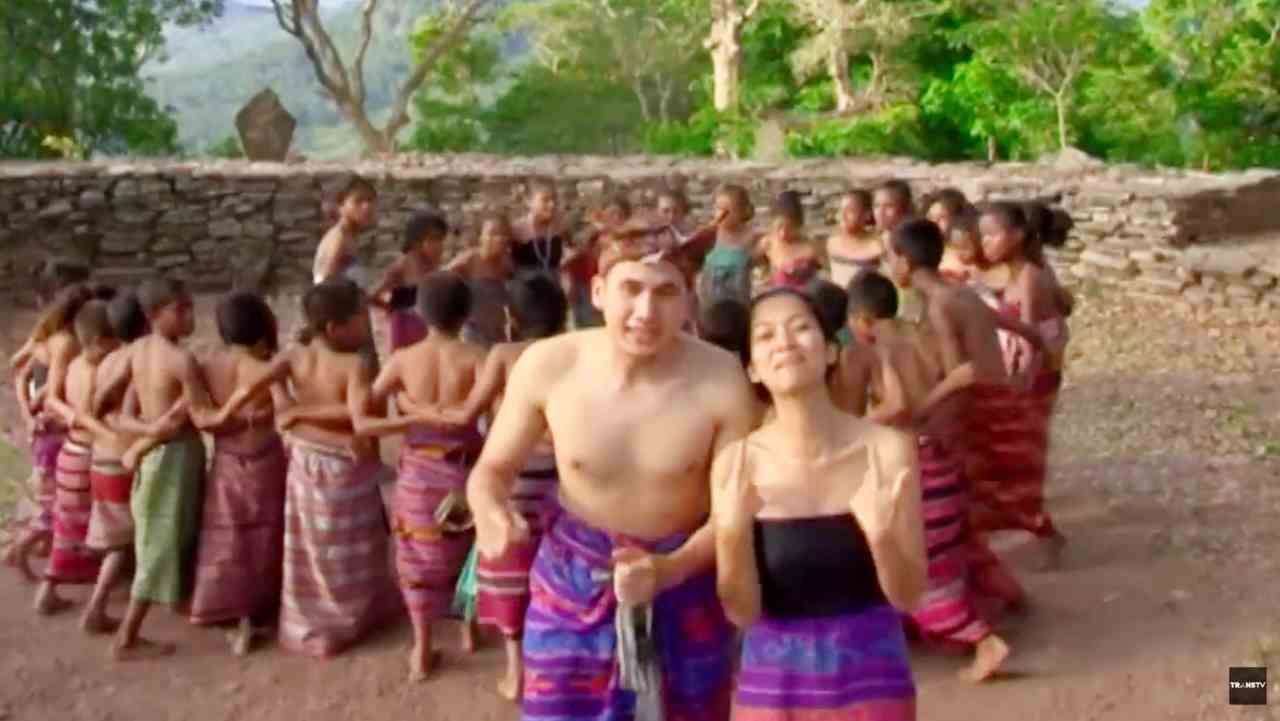 Berbaur Dengan Keunikan Suku Monesogo, Nusa Tenggara Timur ...