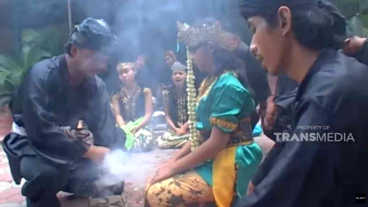 Akar Sejarah Tari Sintren Persembahan Untuk Para Raja - WisataLiburan.id